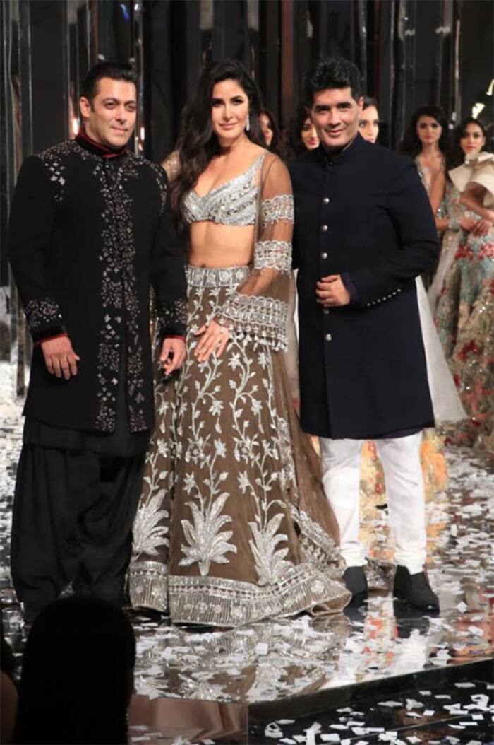 Janhvi And Khushi Kapoor, Sara Ali Khan, Ishan Khattar at Manish ...