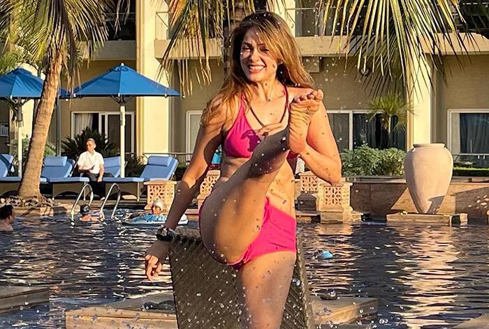 Vidya Malavade Oozes Oomph in Smoking Hot Pink Bikini, See Pics