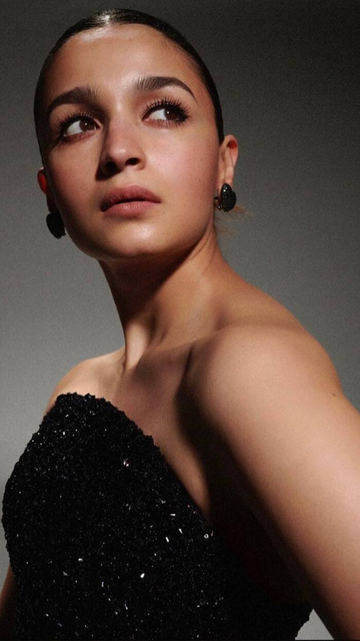 Alia Bhatt Makes a Lasting Impression on The Red Carpet as She Dazzles ...