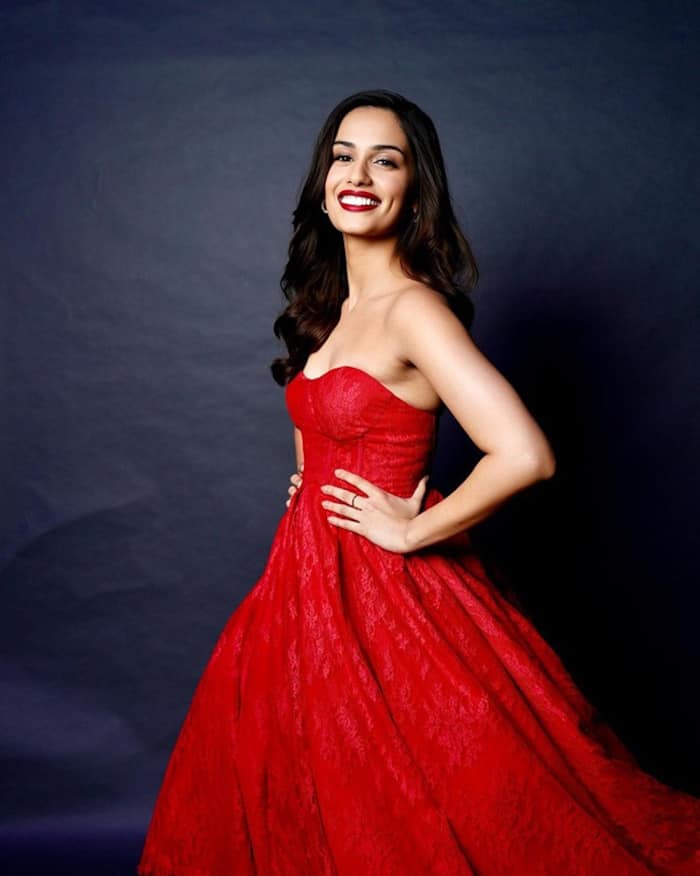 Manushi Chhillar Looks Like a Fairy in Red Strapless Gown, See Happy Pics