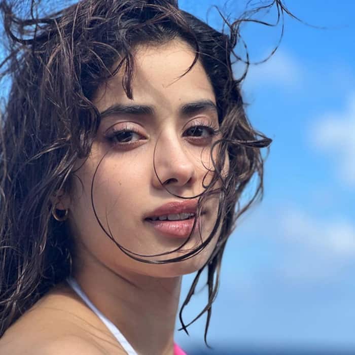 Janhvi Kapoor Looks Like a Fresh Breath of Air in Pink Beachwear And ...