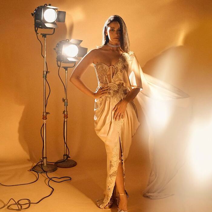 Alia Bhatt Looks Regal in Latest Photos From Award Night