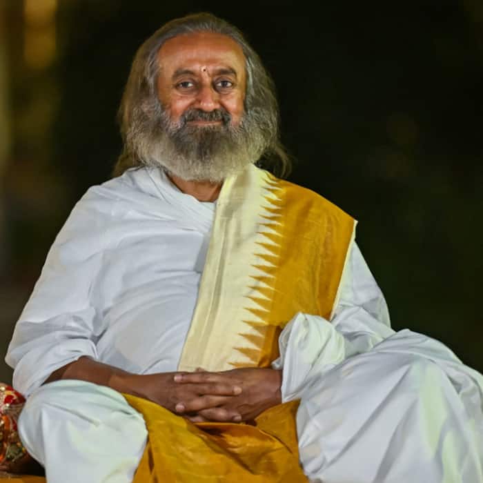 10 quotes from Gurudev Sri Sri Ravi Shankar that will uplift your spirit