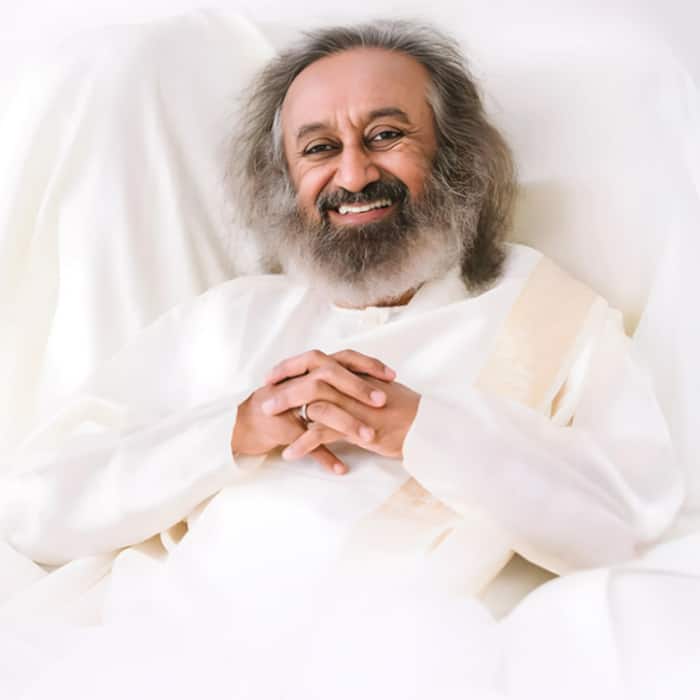 10 quotes from Gurudev Sri Sri Ravi Shankar that will uplift your spirit
