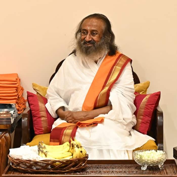 10 quotes of Gurudev Sri Sri Ravi Shankar on Guru Purnima