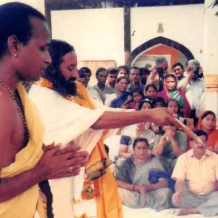 10 Rare and Unseen Pictures of Gurudev Sri Sri Ravi Shankar