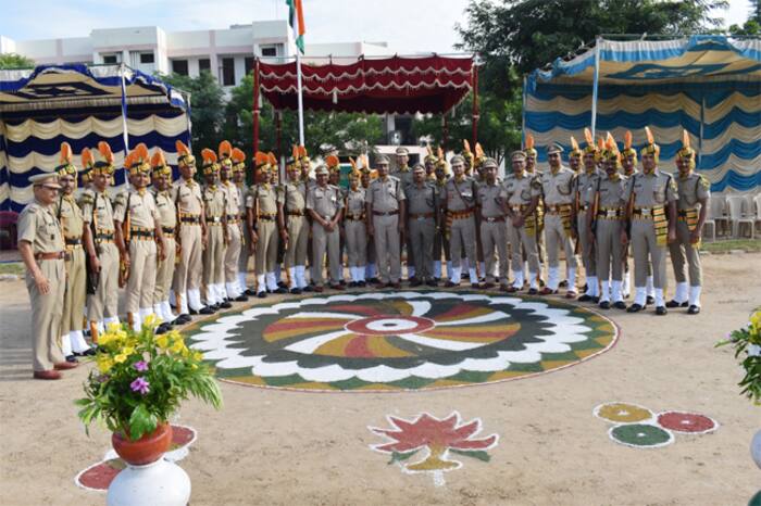 Azadi Ka Amrit Mahotsav: ITBP Jawans Celebrate Independence Day By ...