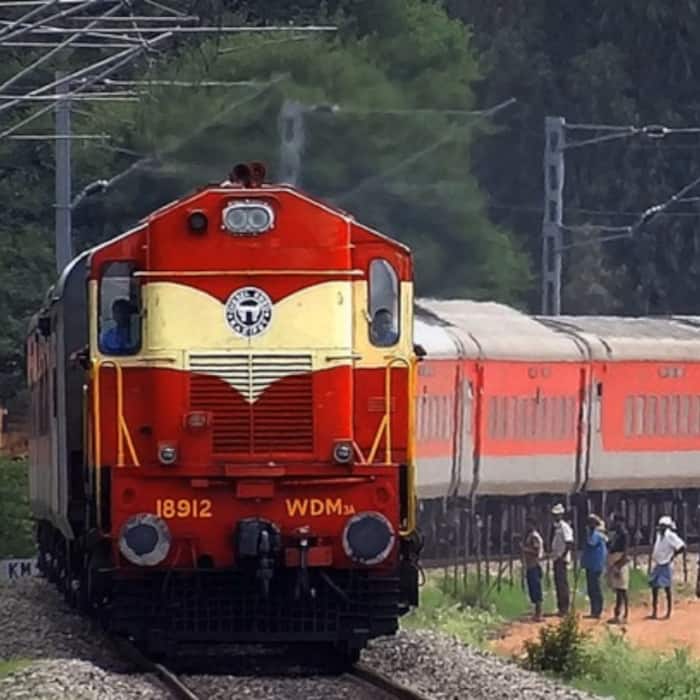 5. Kashmir Himsagar Express – Kanyakumari and Shri Mata Vaishno Devi Katra