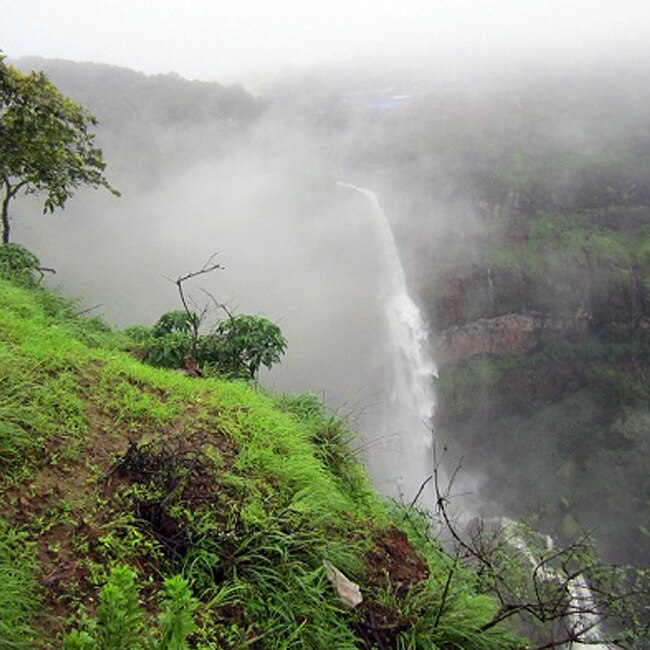Explore the beauty of Chinchoti Waterfall