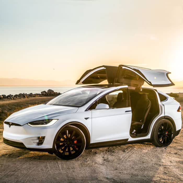 8 features that makes Tesla Model X SUV finalist for the year 2017