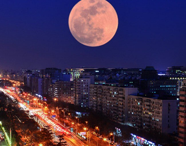 Enticing pictures of Super Blood Blue Moon in various countries