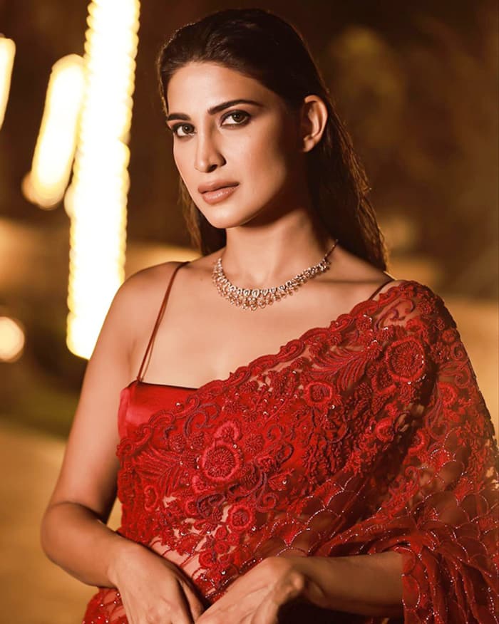 Aahana Kumra Hot Saree Photoshoot