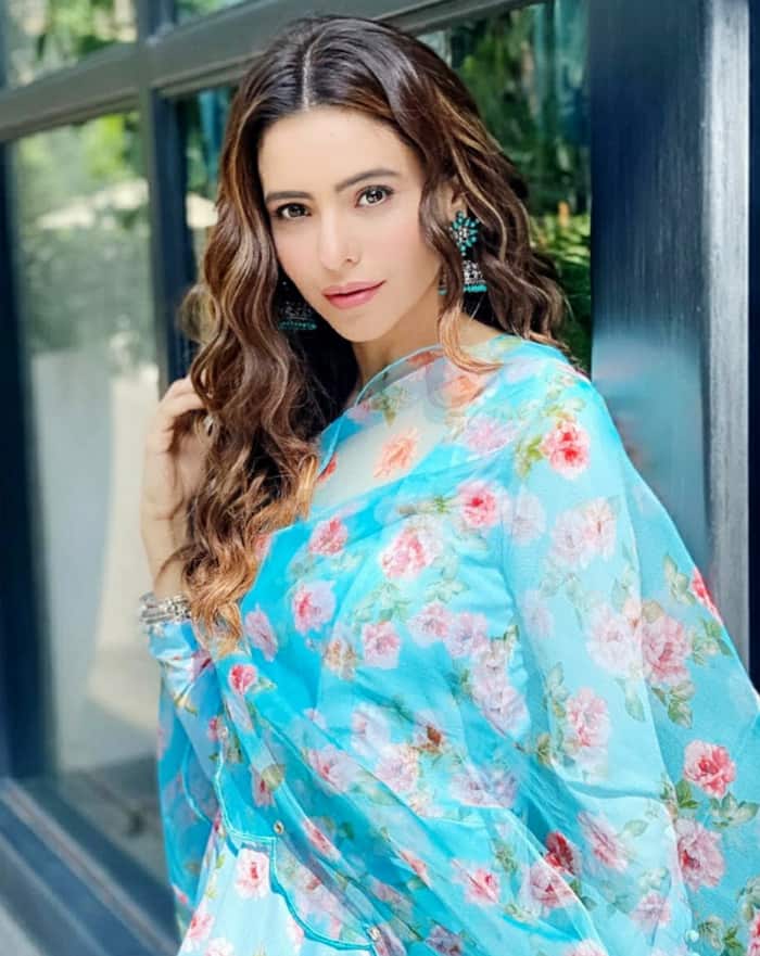 Aamna Sharif's sensuous pose