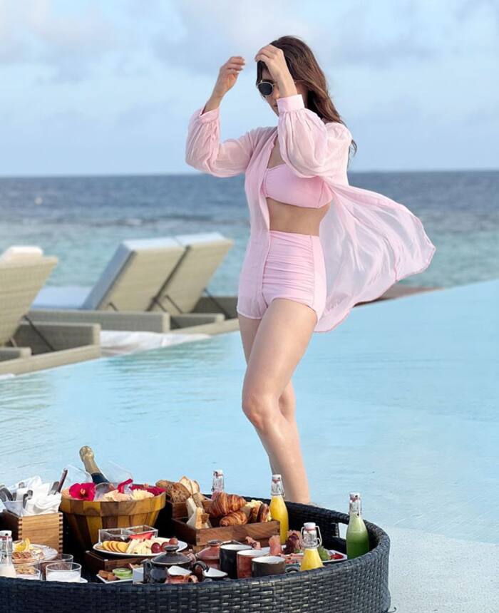 Aamna Sharif Looks Pretty in Pink Beachwear - See Pics From Maldives!