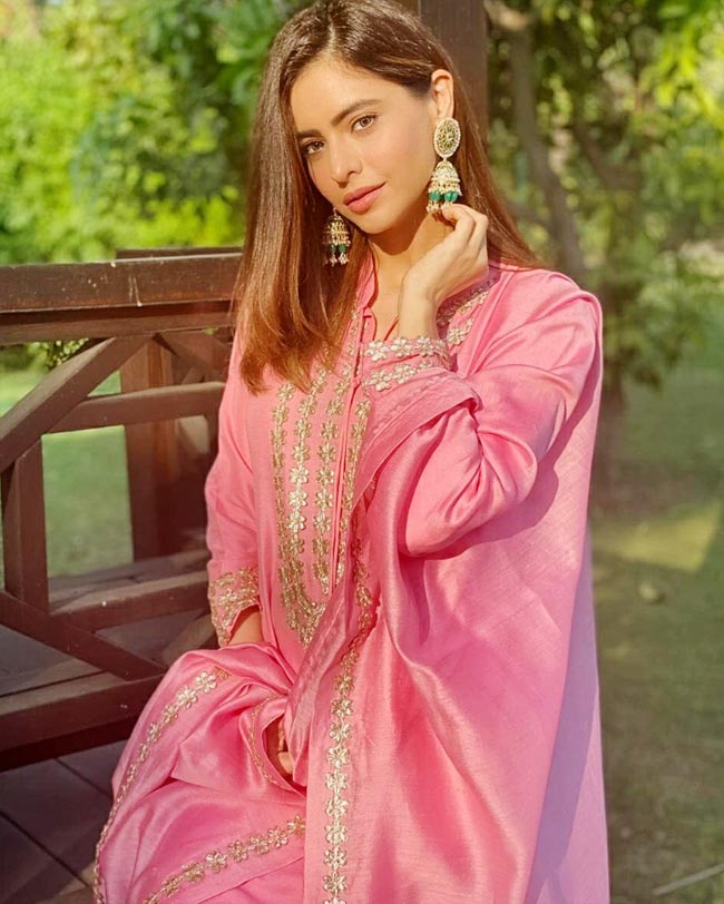 Aamna Sharif posts beautiful pictures on Instagram
