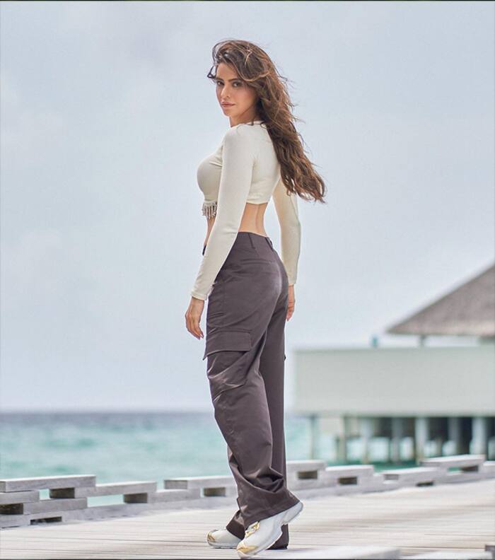 Aamna Sharif Stuns in White Crop Top And Trouser