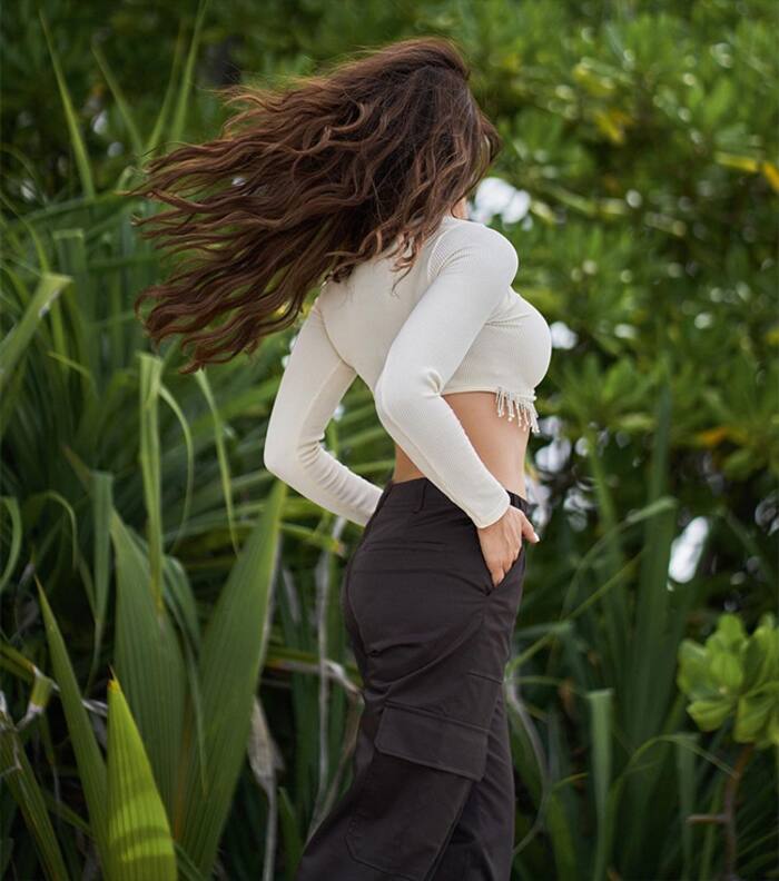 Aamna Sharif Stuns in White Crop Top And Trouser