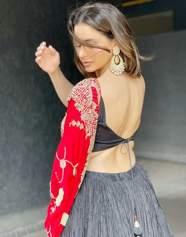 Aamna Shariff Looks Ravishing
