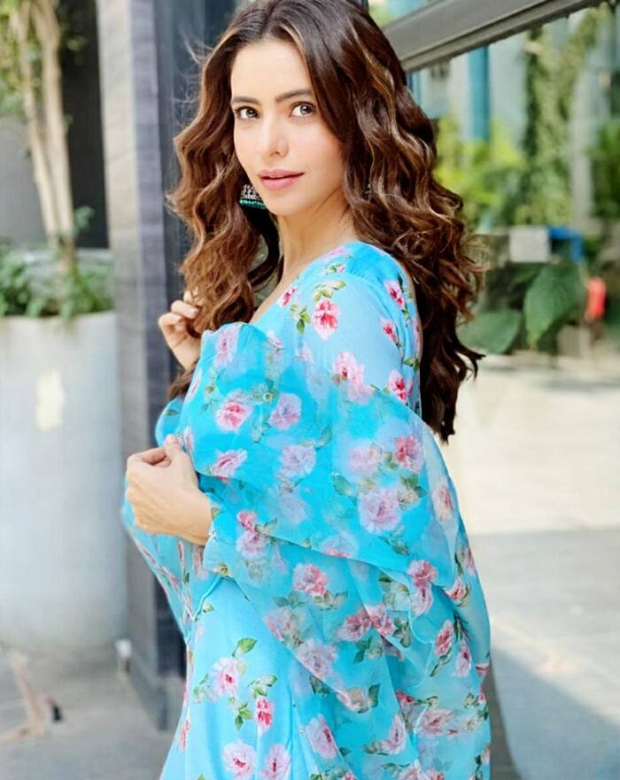 Aamna Sharif's sensuous pose