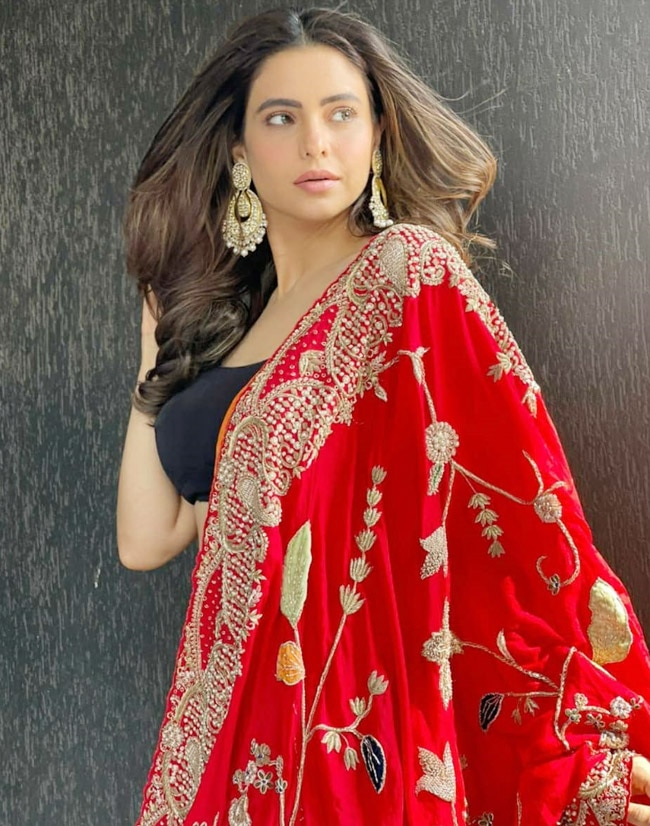 Aamna Shariff Looks Ravishing