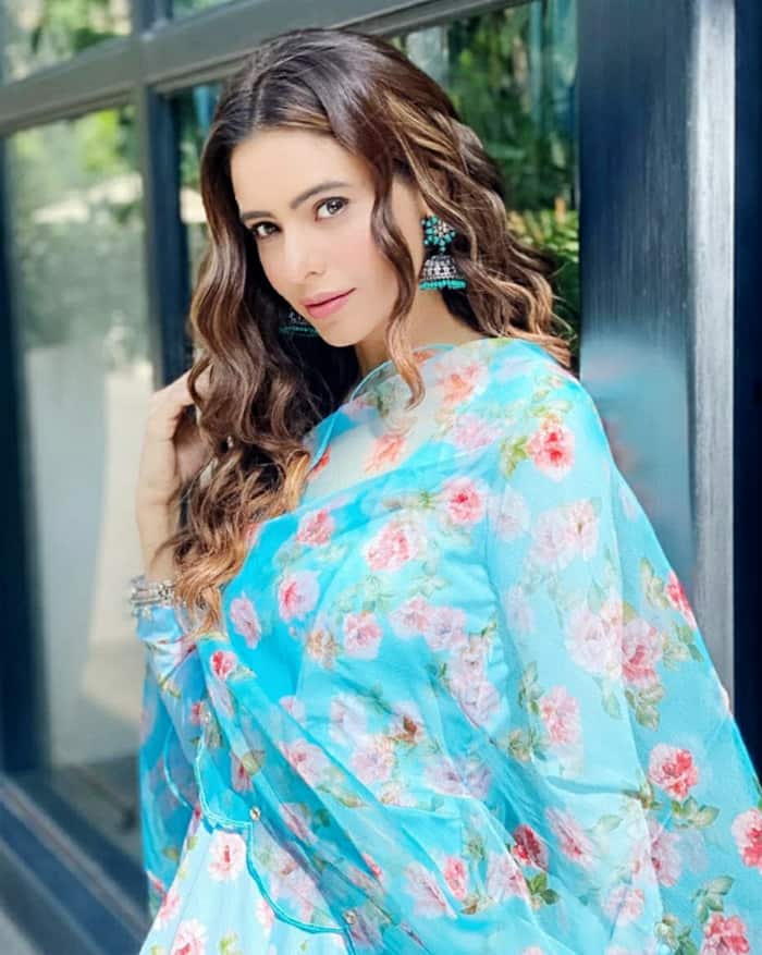 Actor Aamna Sharif Looks Ethereal in Her Blue Floral Printed Anarkali Suit