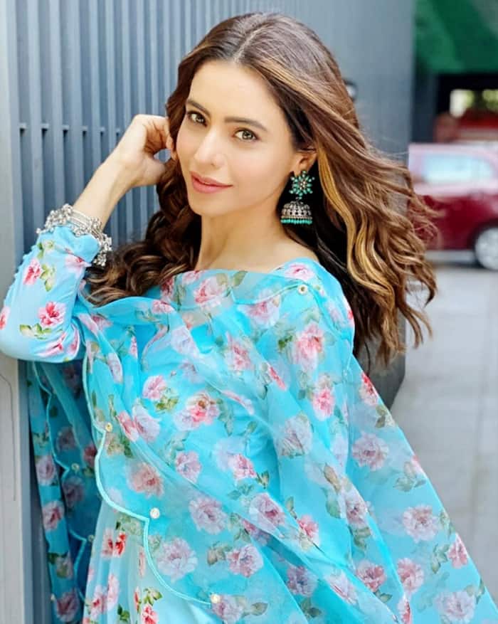 Aamna Sharif's sensuous pose