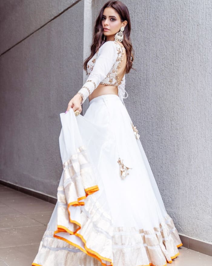 Aamna Shariff Goes Bold In White Ivory Lehenga Worth Rs 42,000 | See ...