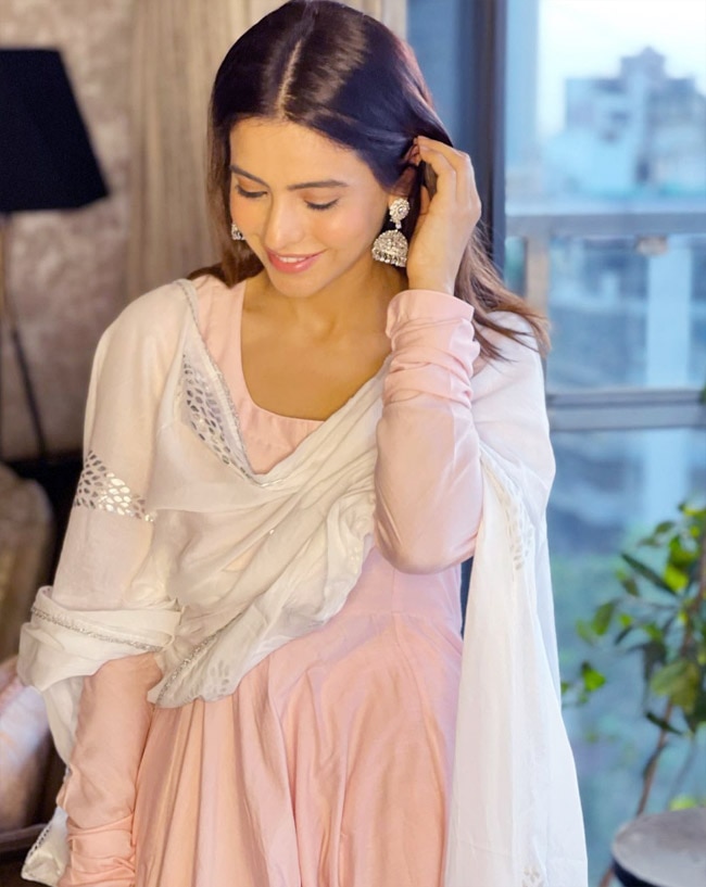 Aamna Sharif’s gorgeous pics set temperatures soaring