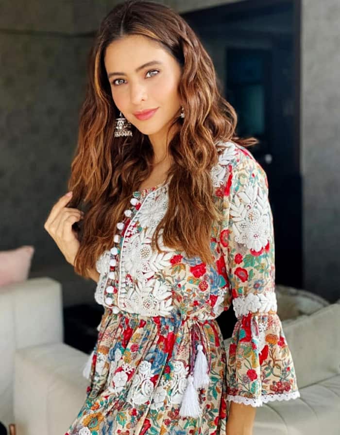 Aamna Sharif’s wavy hair gives goals