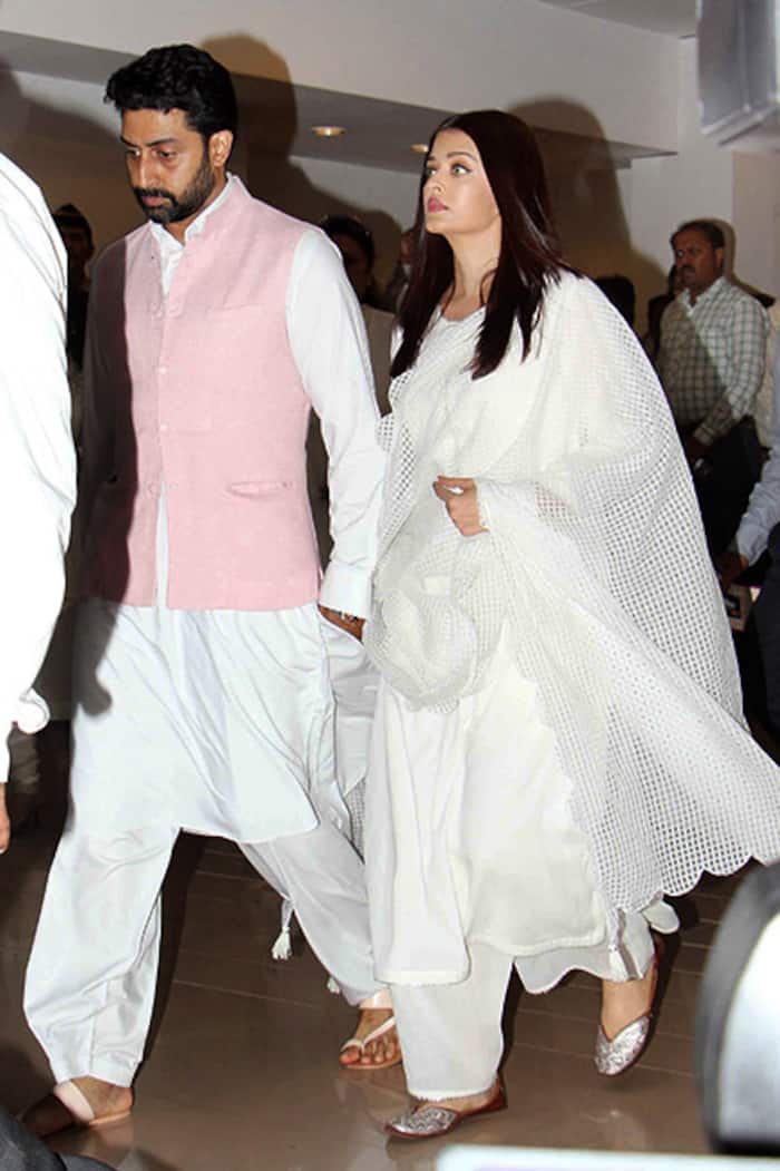 Abhishek Bachchan with Aishwarya Rai Bachchan at Vinod Khanna’s prayer meet