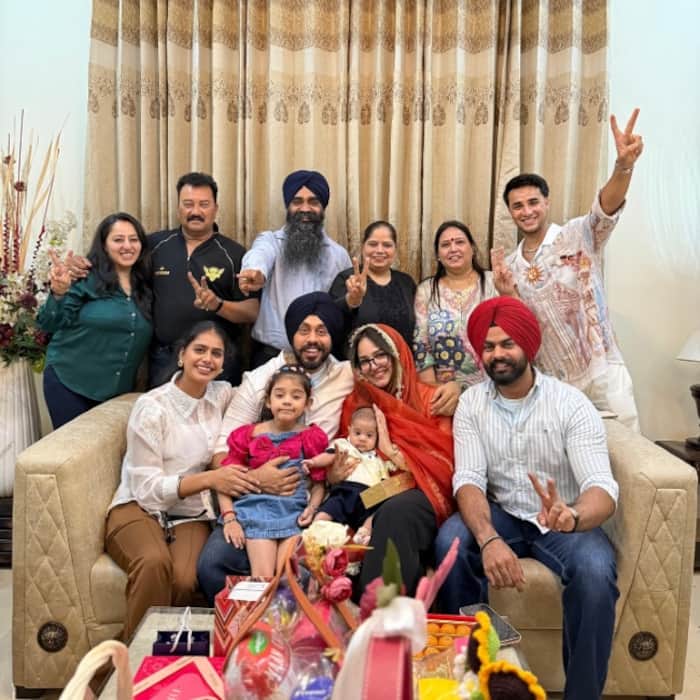 SRH star Abhishek Sharma's sister Komal gets engaged at..., fiance is...