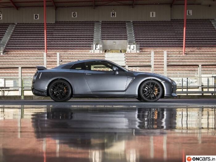 2017 Nissan GT-R Photo Gallery