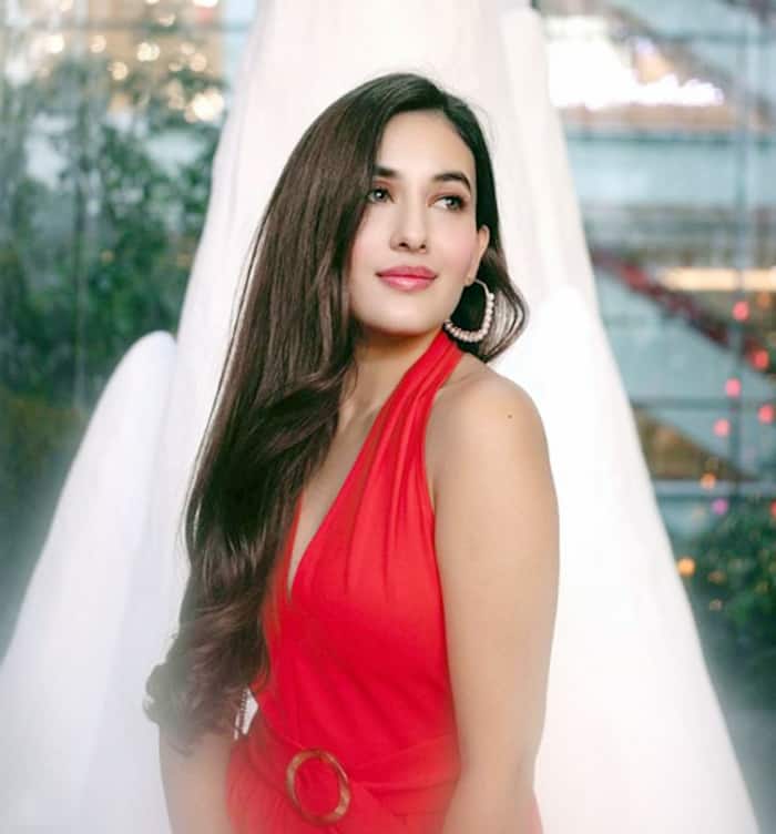 Model And Actor Aditi Budhathoki Sets The Internet Ablaze With Her Hot ...