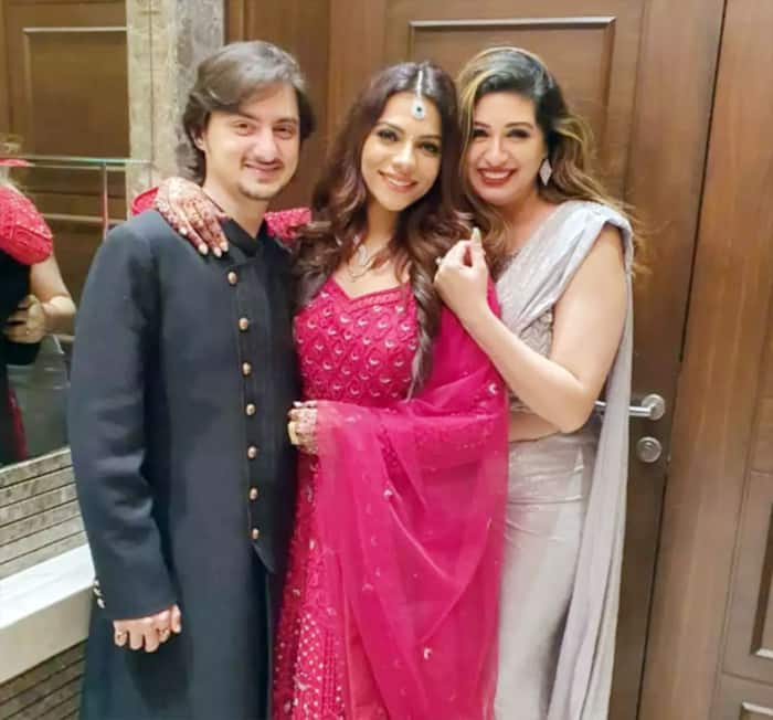 Aditya Kapadia- Tanvi Thakkar Wedding: Actor Wears Pink Saree With ...