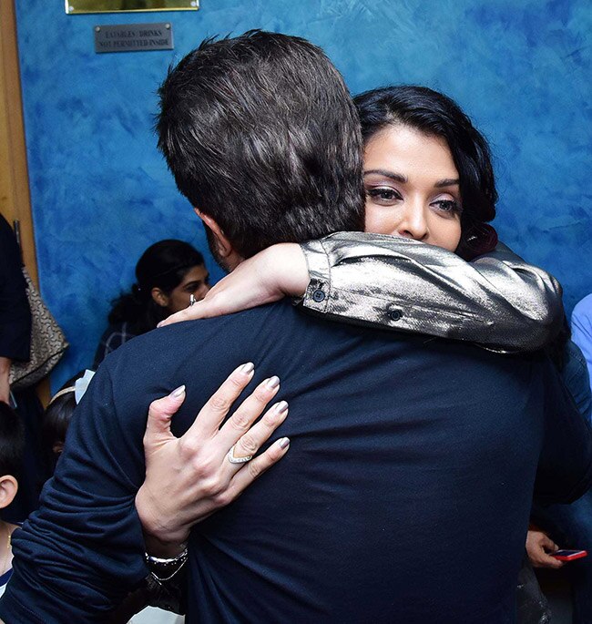 Aishwarya Rai Bachchan And Aaradhya Pose With Anil Kapoor at Fanney ...