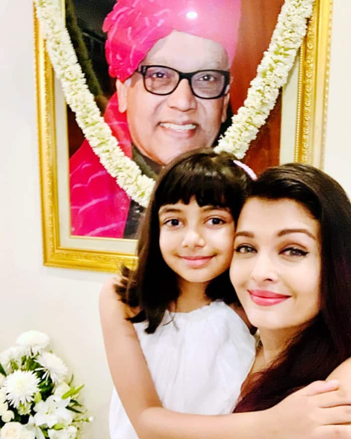 Bollywood Diva Aishwarya Rai Bachchan Shares Her Adorable Pictures With ...