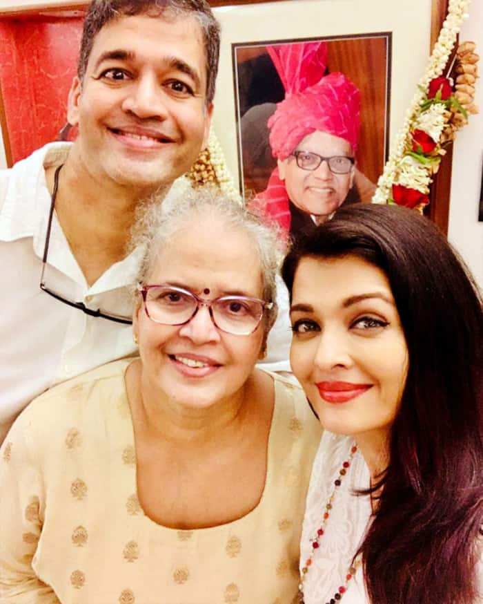 Bollywood Diva Aishwarya Rai Bachchan Shares Her Adorable Pictures With ...