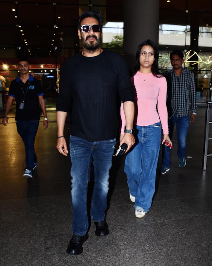 Nysa Devgan Walks Out of Airport With Daddy Ajay Devgn And You Instantly Know They Are a ...