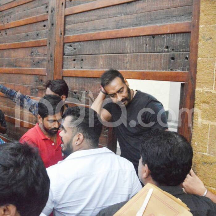 Ajay Devgn Greets The Media Outside His Residence on 50th Birthday