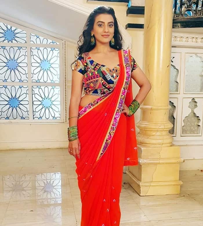 Akshara Singh's bold look in saree