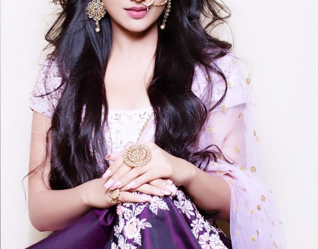 Akshara Singh Looks Stunning in Ethnic Attire