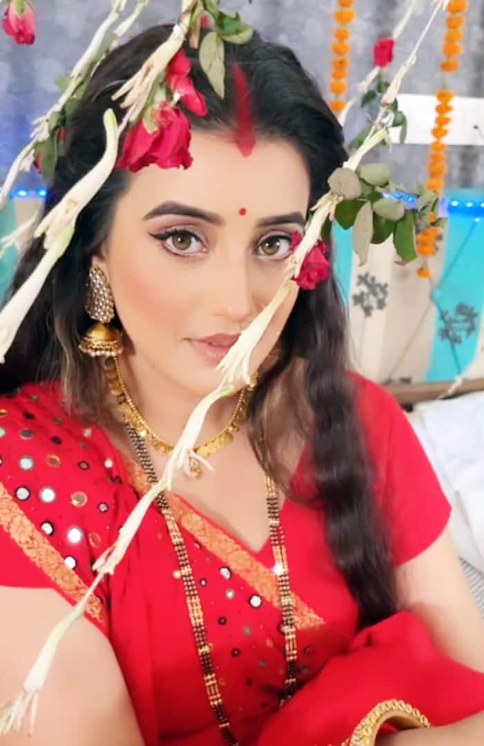 Akshara Singh Sets Internet on Fire