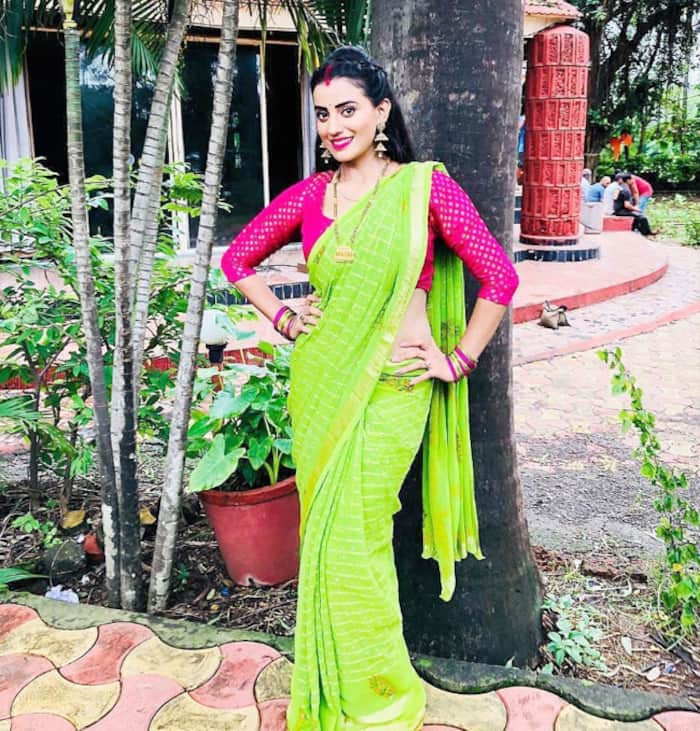 Akshara Singh's bold look in saree