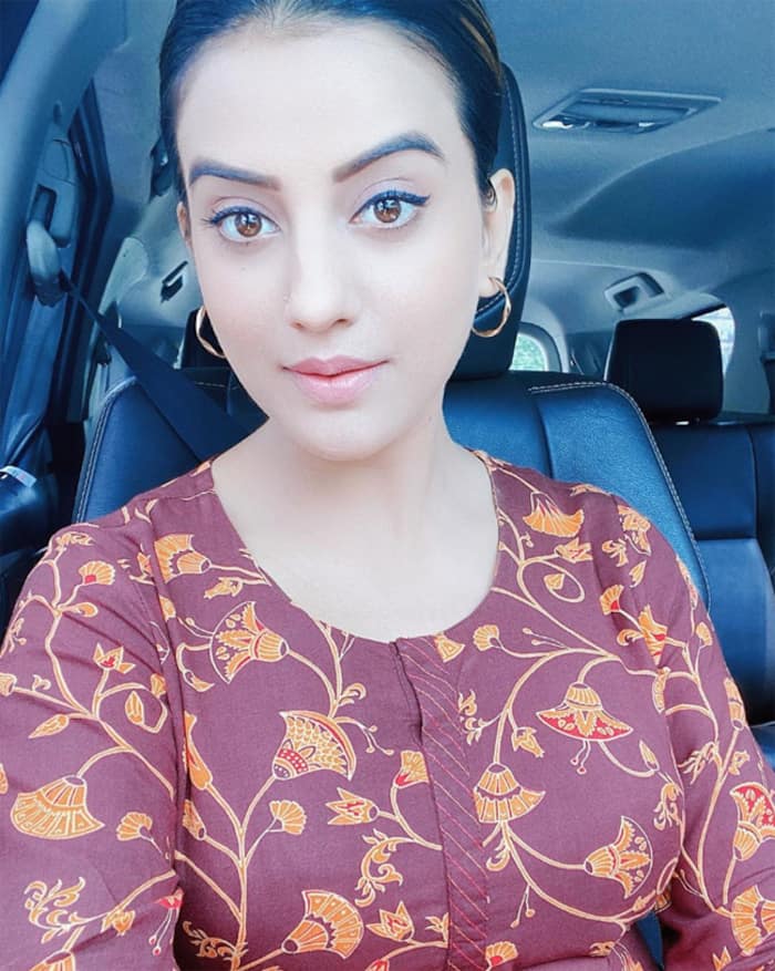 Akshara Singh Flaunts Her Love For Bangles