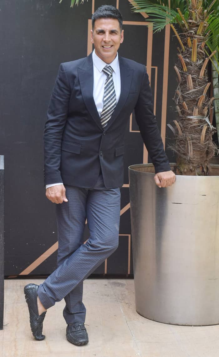 Akshay Kumar and Mouni Roy Promote Their Upcoming Film Gold