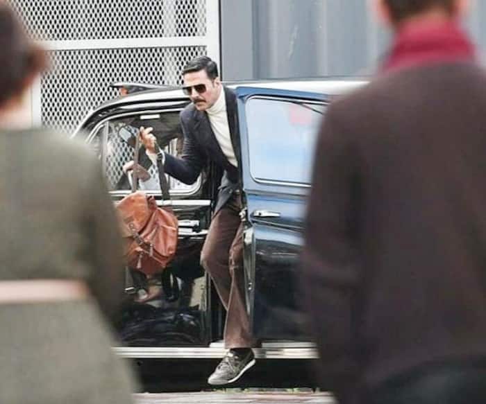 Akshay Kumar shares new poster of Bell Bottom