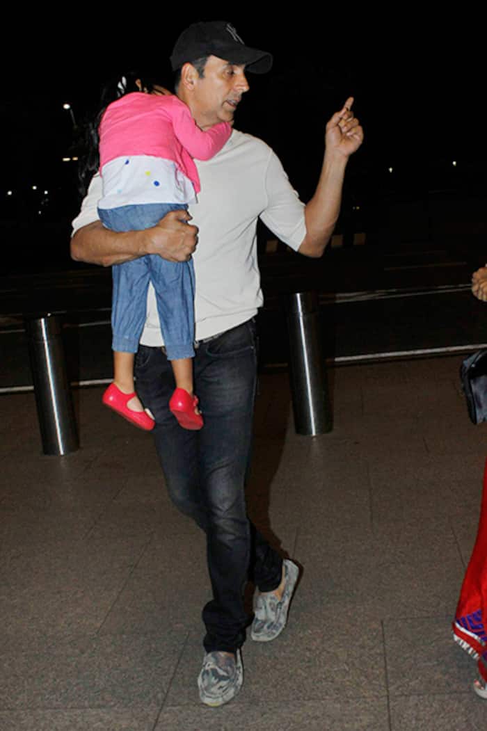 It’s vacation time for Akshay Kumar and family, see pics