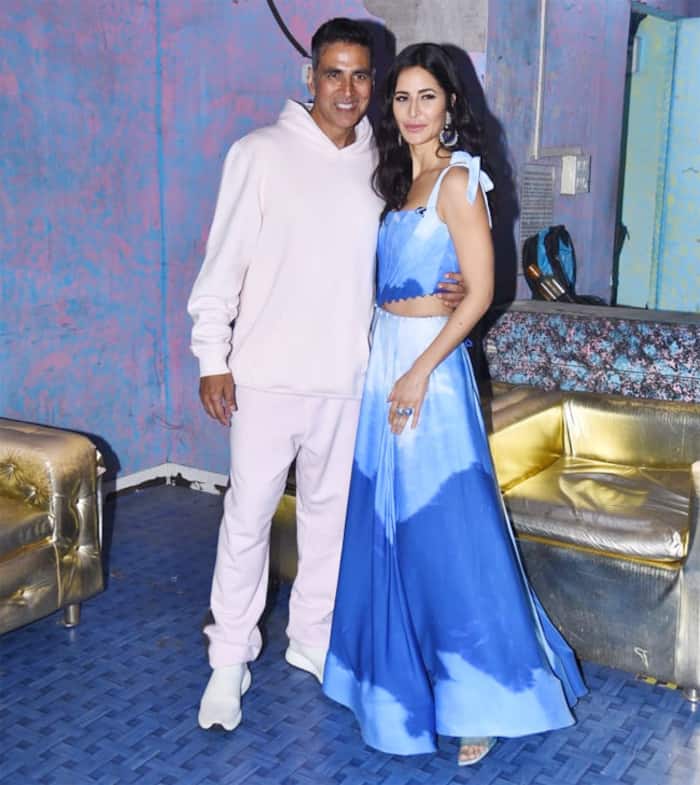 Akshay Kumar and Katrina Kaif Romance During Sooryavanshi Promotions ...