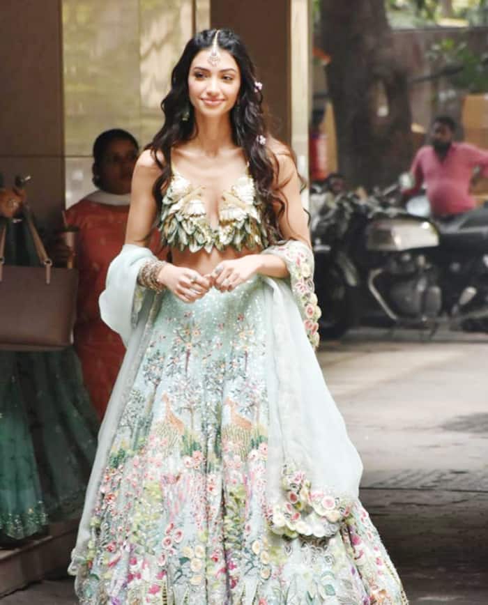 Alanna Panday's mehendi ceremony held at Sohail Khan's residence