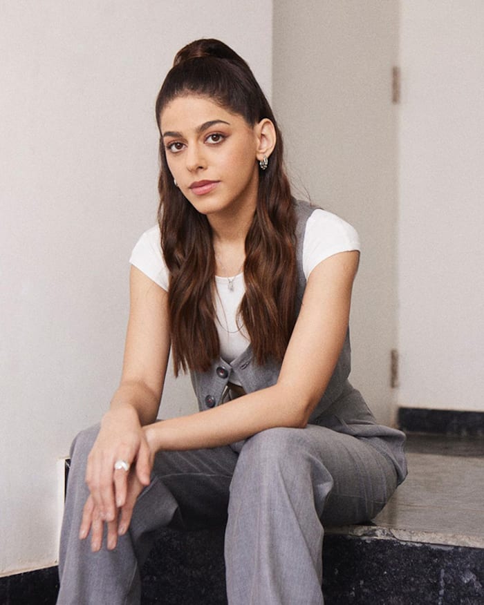 Alaya Furniturewala Sets Fashion Goals in Stylish Co-Ord Set l PHOTOS